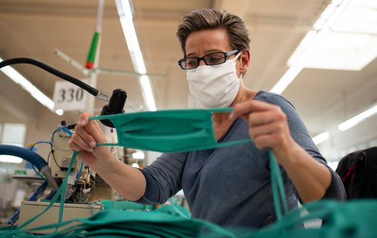 Employee Checks Breathing Mask Mey Company Editorial Stock Photo ...