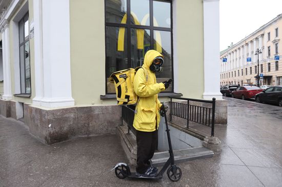 Courier Russian Delivery Service Yandex Eda Editorial Stock Photo ...
