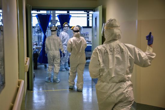 Dressing Operations Doctors Nurses Covid19 Ward Editorial Stock Photo ...