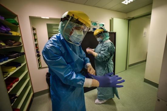 Dressing Operations Doctors Nurses Covid19 Ward Editorial Stock Photo ...