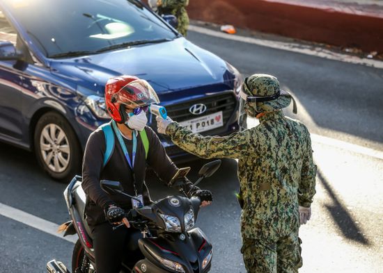 Policeman Philippine National Police Pnp Checks - Foto de stock de ...