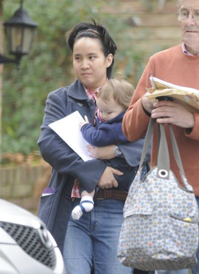 Claire Yang Her Robin Gibbs Baby - Foto de stock de contenido editorial ...
