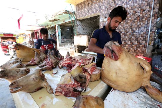 Iraqi Butchers Sells Heads Sheep Cows - Foto de stock de contenido ...