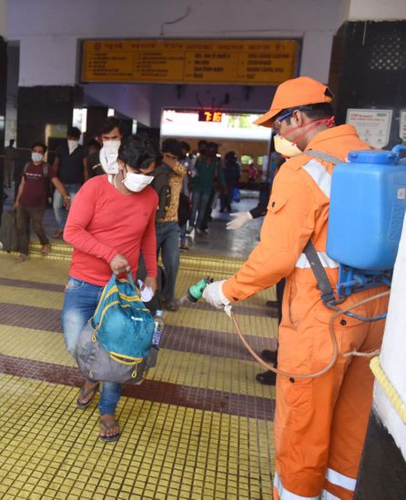 Health Workers Spray Disinfectant Sanitize Migrants Editorial Stock ...