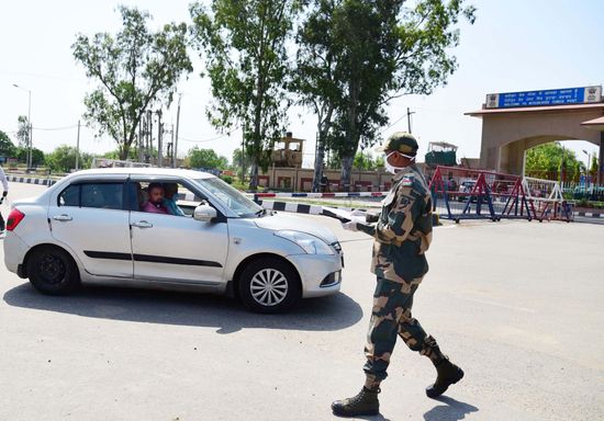 Bsf Personnel Note Down Details Cars Editorial Stock Photo - Stock ...