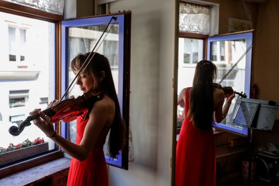 Alexandra Cooreman 16yearold Belgianpolish Violinist Who Editorial ...
