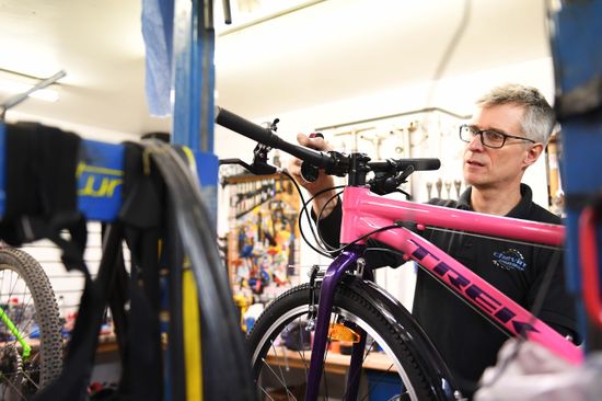 Mechanic Jonathan Spinks Chevin Cycles Otley Editorial Stock Photo ...