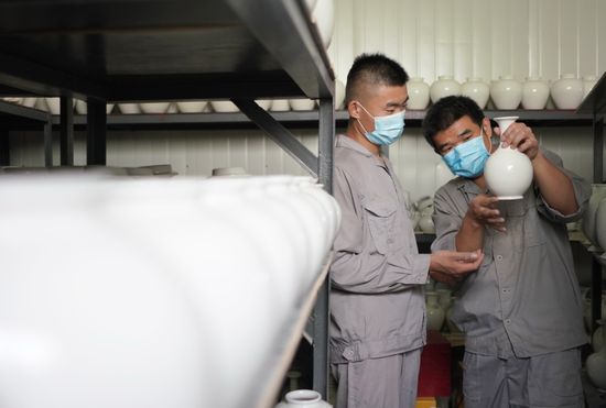 Geng Huimin R Teaches Disabled Apprentice Editorial Stock Photo - Stock ...