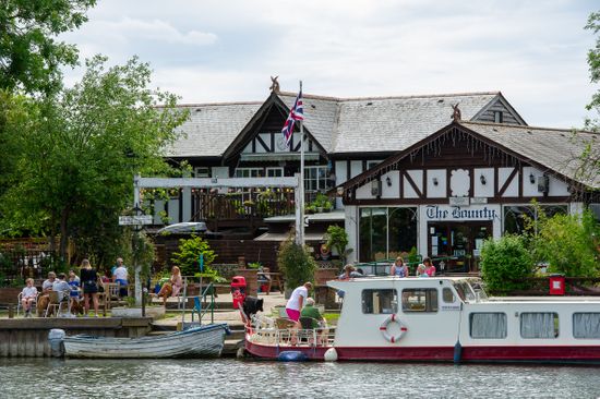 Bounty Pub Bourne End Next River Editorial Stock Photo - Stock Image ...