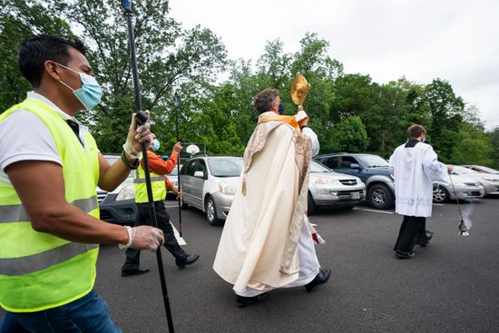 Father Shaun Foggo C Performs Exposition Editorial Stock Photo - Stock ...