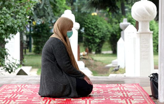Bosnian Muslims Woman Face Mask Prays Editorial Stock Photo - Stock ...