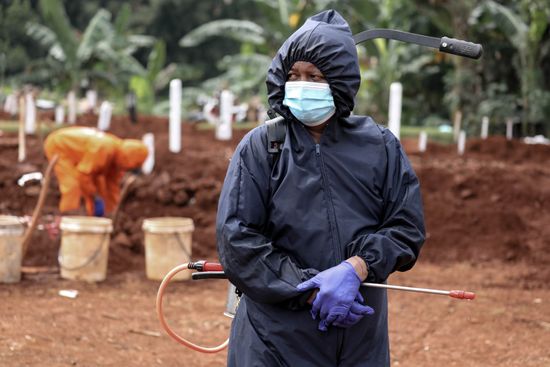 Cemetery Workers Working Designated Graveyard Covid19 Editorial Stock ...