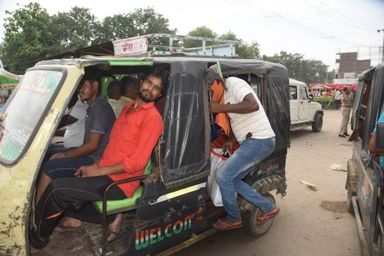 Overloaded Auto Rickshaw No Social Distancing Editorial Stock Photo ...