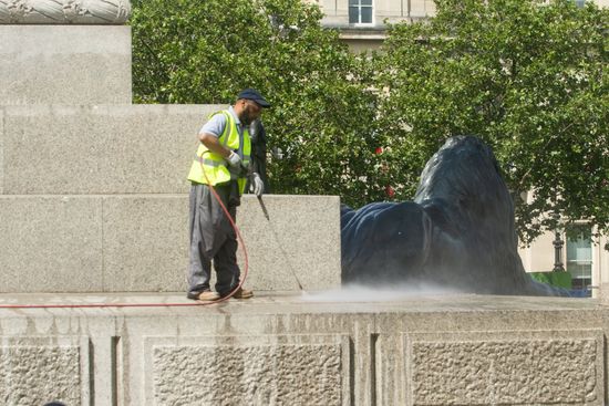 Cleaning Worker Hoses Nelsons Column Trafalgar Editorial Stock Photo ...