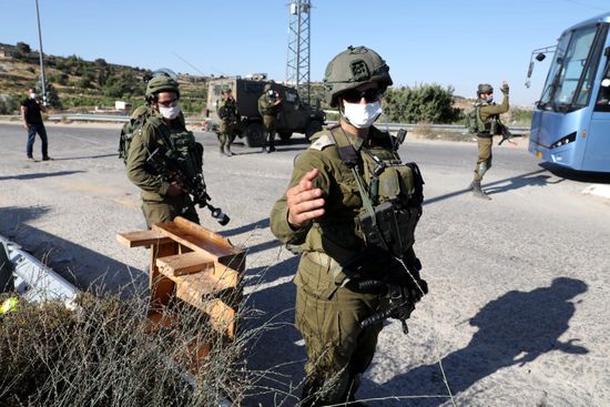 Israeli Troops Stand Guard Israeli Settlers Editorial Stock Photo ...