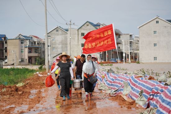 Woman Volunteers Carry Mung Bean Soup Editorial Stock Photo - Stock ...