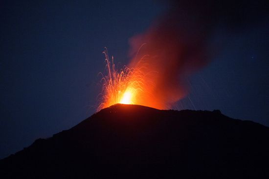 Mount Pacaya Volcano Expels Lava Photo Editorial Stock Photo - Stock ...