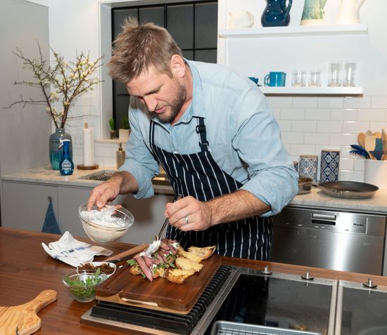 Australian Celebrity Chef Curtis Stone Cooking Editorial Stock Photo ...