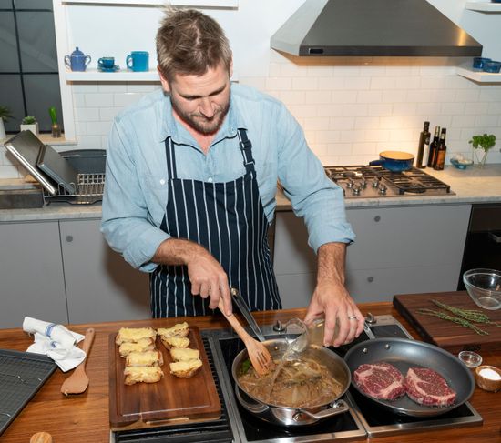 Australian Celebrity Chef Curtis Stone Cooking Editorial Stock Photo ...