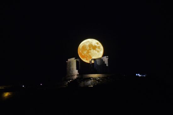 Augusts Full Moon Ancient Greek Temple Editorial Stock Photo - Stock ...