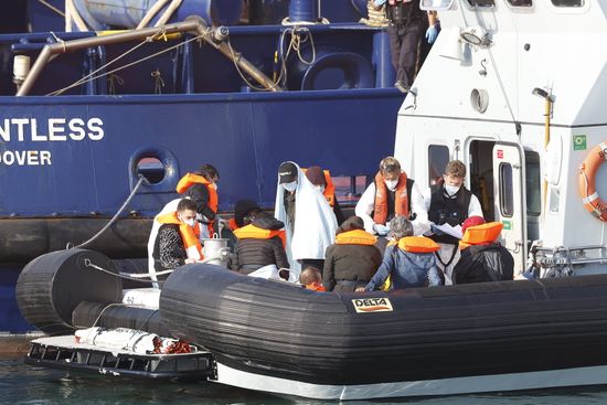 Border Force Customs Officials Bring Migrants Editorial Stock Photo ...