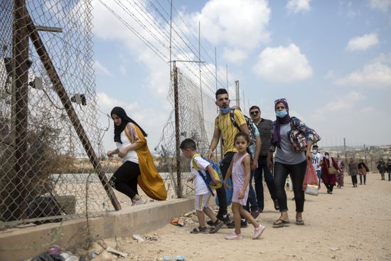 Palestinian Families Cross Breach Electrical Separation Editorial Stock ...