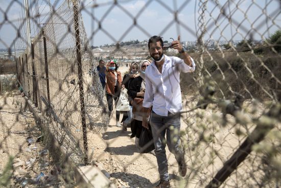 Palestinian Families Cross Breach Electrical Separation Editorial Stock ...