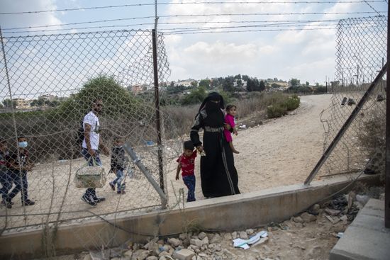 Palestinian Families Cross Breach Electrical Separation Editorial Stock ...