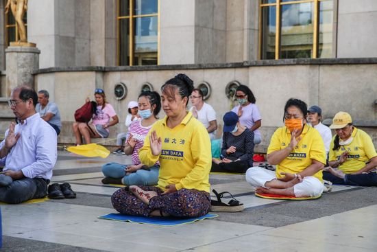 Falun Gong Practitioners Supporters Participate Rally Editorial Stock ...