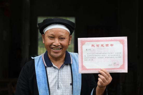 Li Zhiming Demonstrates Certificate About His Editorial Stock Photo ...