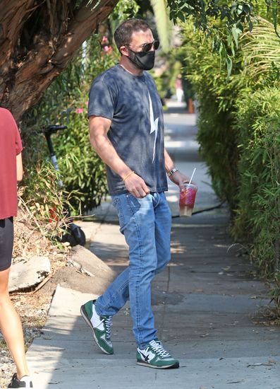 Ben Affleck Seen Wearing Mask Carrying Editorial Stock Photo - Stock ...