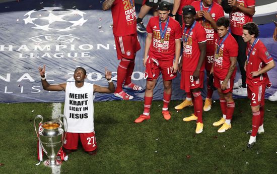 David Alaba Bayern Celebrates Trophy After Editorial Stock Photo ...
