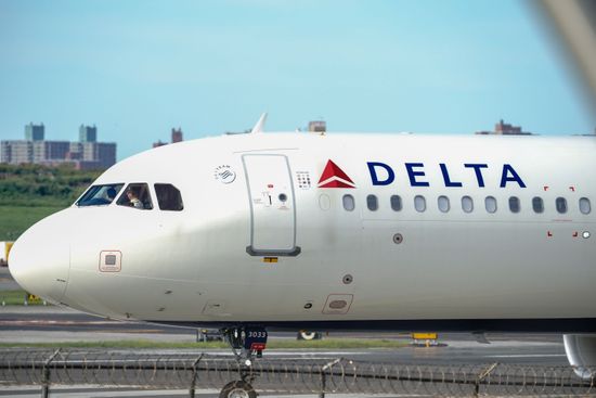 Delta Airlines Aircraft Lining La Guardia Editorial Stock Photo - Stock ...