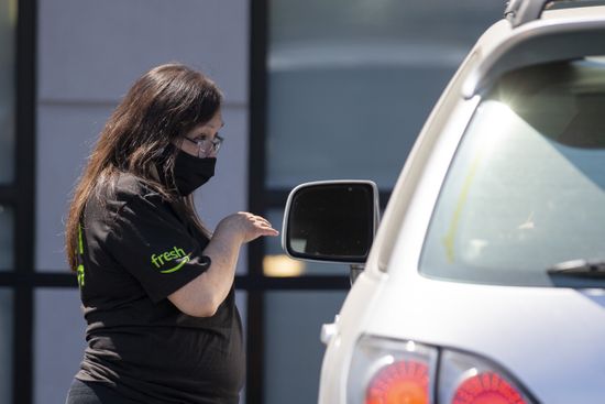 Amazon Fresh Employee Interacts Customer Curbside Editorial Stock Photo ...