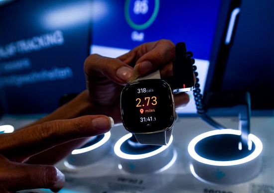 Employee Presents Fitbit Smartwatch Huawei Stand Editorial Stock Photo ...