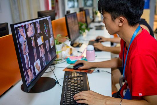 Employee Works On His Computer Baidu Editorial Stock Photo - Stock ...