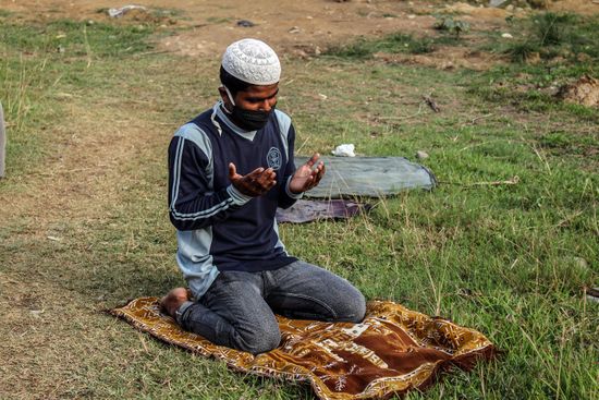 Rohingya Muslim Man Wearing Facemask Performs Editorial Stock Photo ...