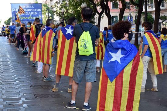 Group Protesters Proindependence Flags Stand Queue Editorial Stock ...