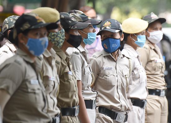 Women Police Personnel Wearing Face Mask Editorial Stock Photo - Stock ...
