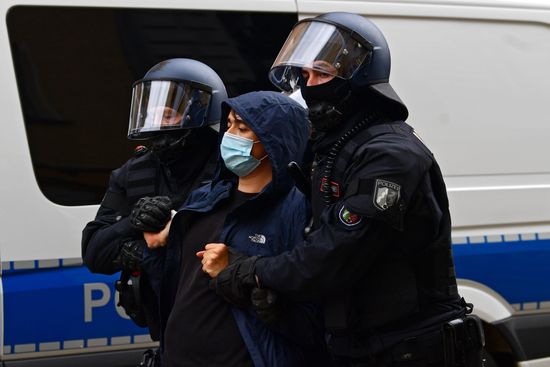 Police Officers Action During Eviction Liebig Editorial Stock Photo ...