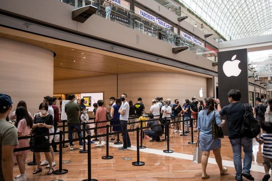 People Seen Outside Apple Store Marina Editorial Stock Photo - Stock ...