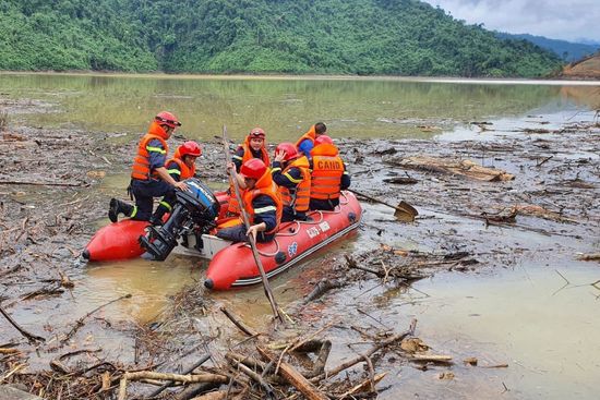 Vietnamese Search Rescue Personnel During Operation Editorial Stock ...