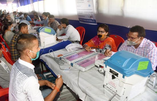 Electronic Voting Machine Evm Sealing Officers Editorial Stock Photo ...