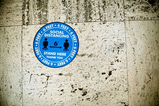 Social Distancing 6 Feet Apart Sign Editorial Stock Photo - Stock Image ...