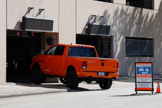 Vehicle Enters Drive Thru Polling Location Editorial Stock Photo ...