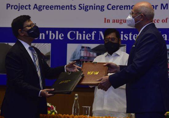 Mmrda Commissioner R Rajeev Exchanges Agreement Editorial Stock Photo ...