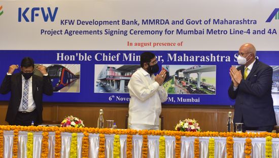 Mmrda Commissioner R Rajeev Exchanges Agreement Editorial Stock Photo ...