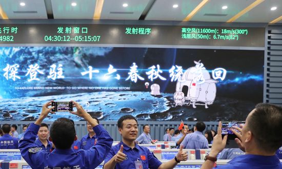 Technicians Celebrate Successful Launch Change5 Spacecraft Editorial ...
