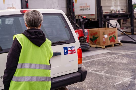 Volunteer Central Texas Food Bank Loads Editorial Stock Photo - Stock ...