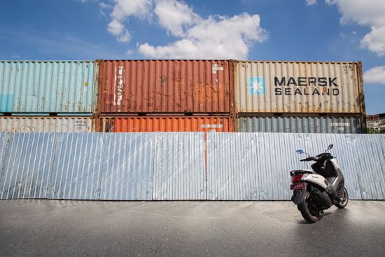 Police Use Containers Barricades Thewakam Intersection Editorial Stock ...